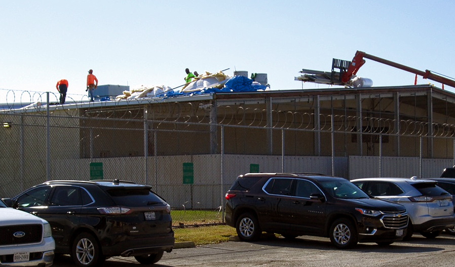 Jail Getting Roof Repaired - KOGT