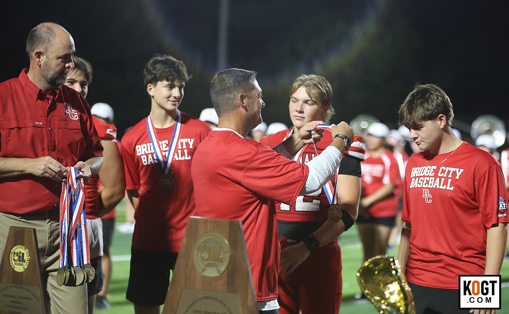 Cardinals Receive Medals - KOGT