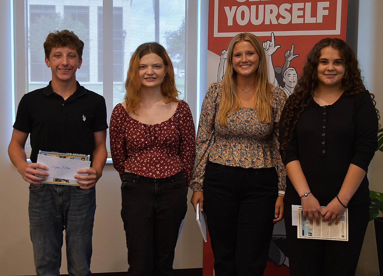 Students Receive Prize For Writing - KOGT